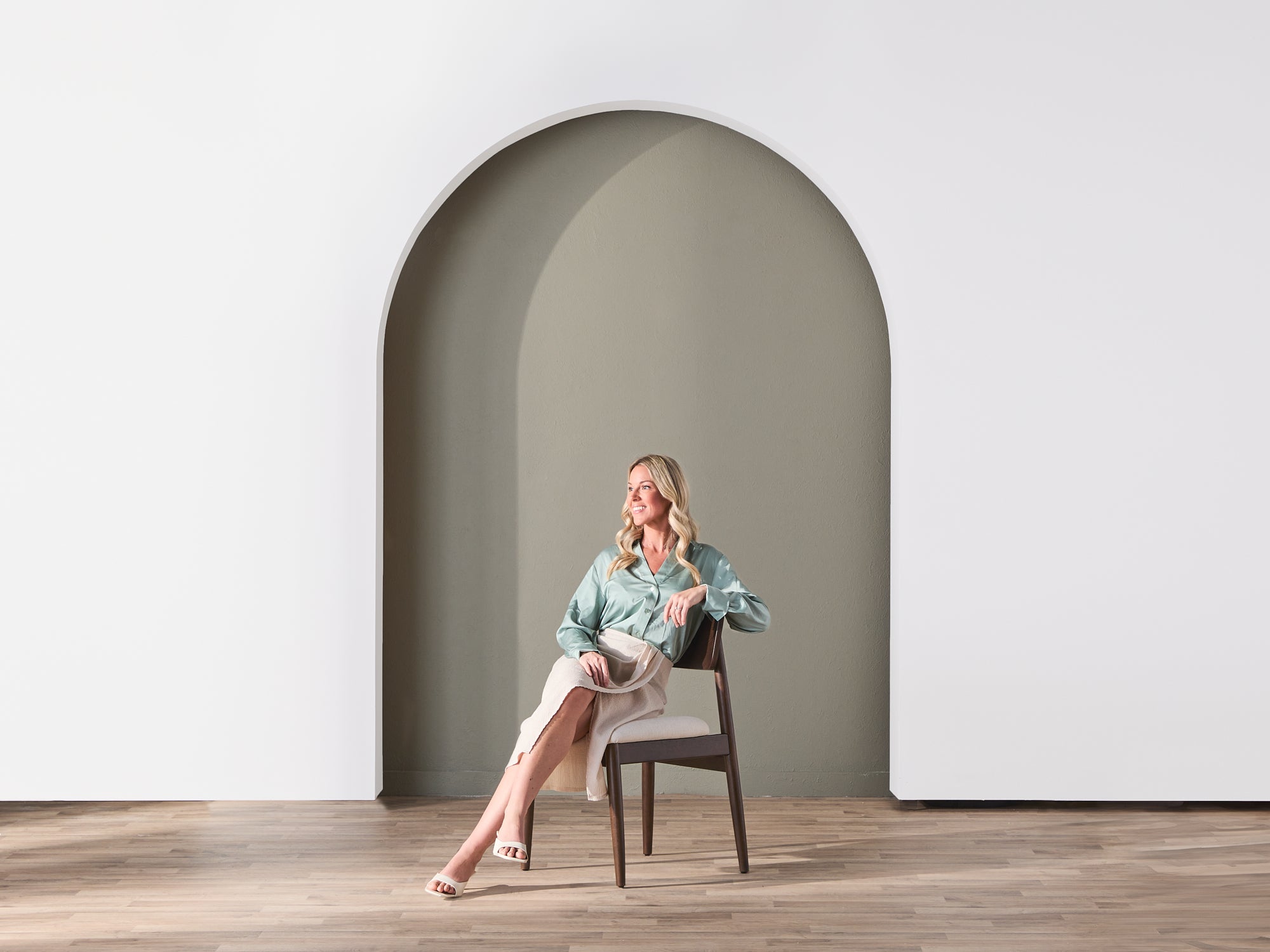 Rounded Dining Chairs | Transformer Table